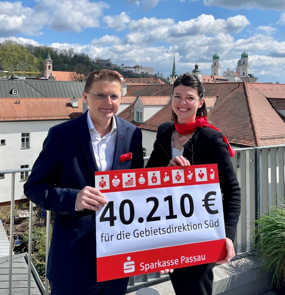 Gebietsdirektorin Anna Seinfeld überreicht Spenden - Blog der Sparkasse ...